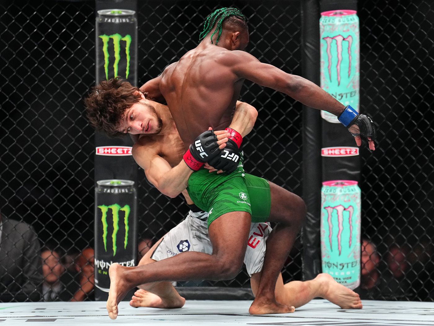 Movsar Evloev vs Aaron Pico: Điều kiện mập mờ để được tranh đai